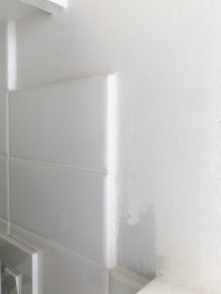 Installing a stacked bond subway tile backplash. | Door Sixteen