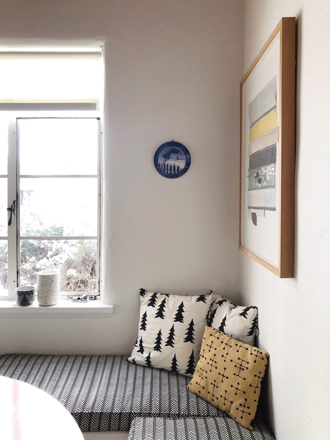 The finished dining room + floating banquette details. | Door Sixteen